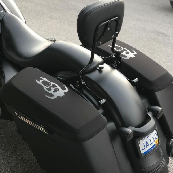 【適合】2024 FLHTK、FLTRK、FLHRXS1994〜2023 ツーリング※ハードサドルバッグ装着車 【商品説明】ハーレーツーリングモデルのサドルバッグリッドに被せるだけで、ホコリや砂、雨からリッドを保護し、傷や細かい擦れを防止し...