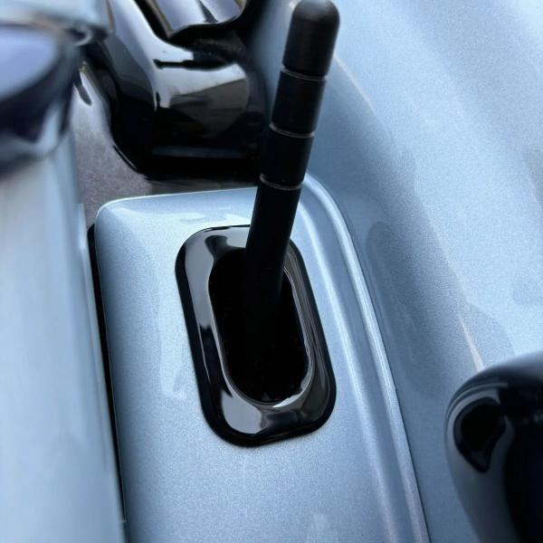 【適合】2006〜2023 FLHX/S、FLTRX/S2017〜2024 FLHRXS【商品説明】2006〜2023 ストリートグライド、ロードグライド、2017以降 ロードキングスペシャル用 オープンタイプ・アンテナカバーセットです。＜...