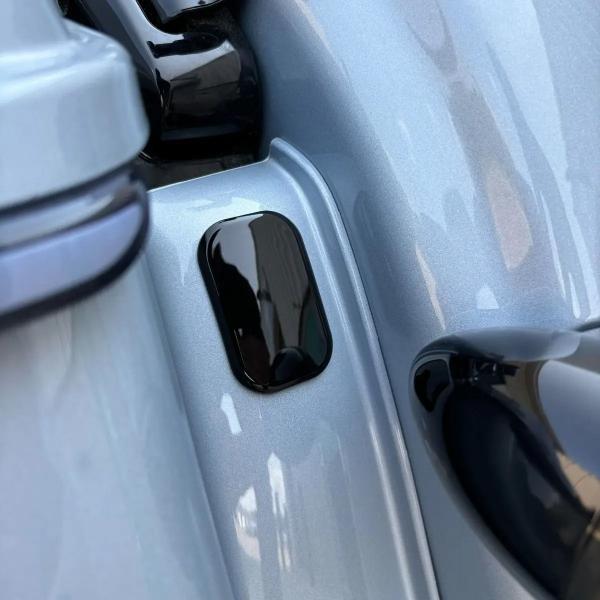 【適合】2006〜2023 FLHX/S、FLTRX/S2017〜2024 FLHRXS【商品説明】2006〜2023 ストリートグライド、ロードグライド、2017以降 ロードキングスペシャル用 クローズタイプ・アンテナカバーセットです。＜...