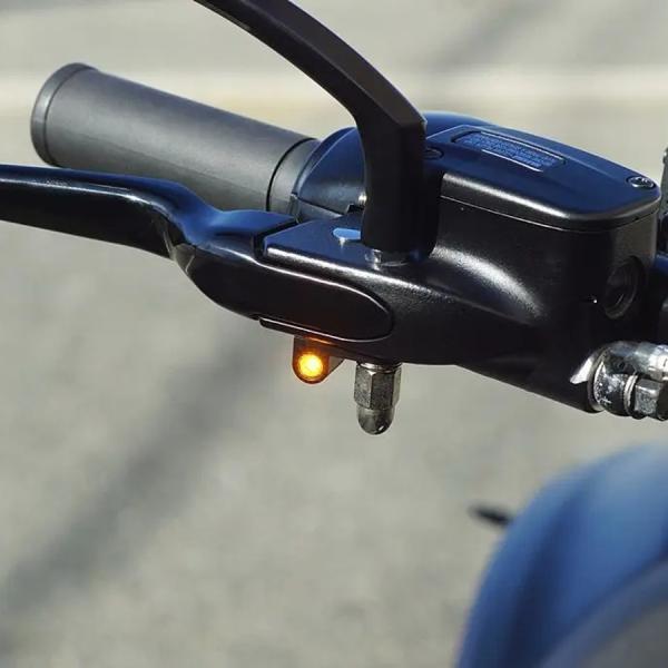 【商品説明】円筒形ボディの極小LEDウィンカーです。レンズ直径わずか7mm。ボディも直径9mm、長さ13.5mmです。Kellermann（ケラーマン）独自技術により、ハイパワーLEDを搭載しつつ、省電力・長寿命を実現しています。点灯時は1...