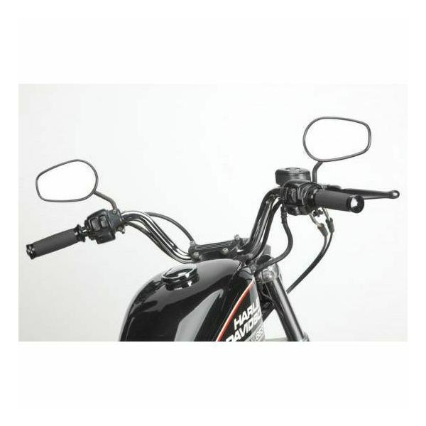 【適合】ケーブルスロットル車【商品説明】純正ライザー幅ギリギリまでナローに詰めたセンター幅、角度をつけた立ち上がりが特徴のクールな雰囲気をもつハンドルです。何よりも握ったときの手首の自然な向きとそこから生まれる操作性の良さを感じます。ライザ...