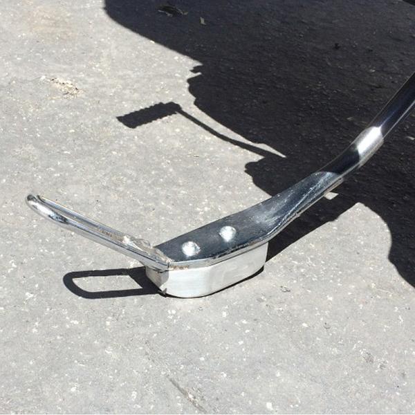 【商品説明】キックスタンドを2インチ（5.08cm)リフトアップするキットです。リアサスペンションやフロントフォークを伸ばした場合にスタンドの高さが足りなくなり、大幅に傾いてしまいます。キックスタンドにこの商品を取り付ける事で傾きを改善致し...