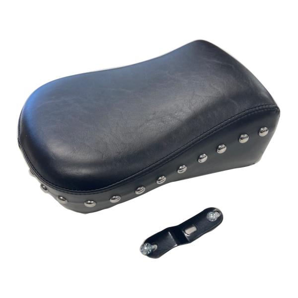 【適合】1982〜2003 スポーツスター※モンタレー ソロシート（L-616）装着車【商品説明】モンタレー ソロシート用 ピリオンシート。ワイドタイプ（L-661）もあります。一部にほつれがありますが、そのほかは新品同様です。※画像3枚目...