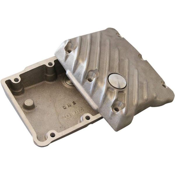 【適合】1999〜2017 ツインカム【商品説明】フランスよりオールドスクールデザインを得意とするEMD (Esteves Motorctycle Design)。リブデザインのロッカーボックスカバー。車両の印象が大幅に変わり、迫力が増しま...