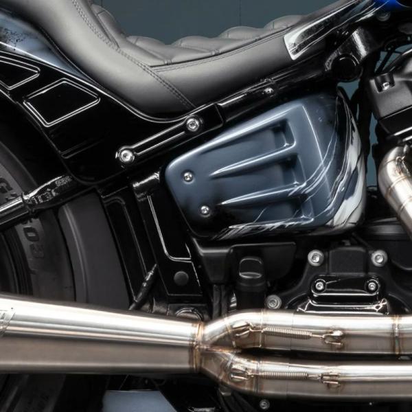 【適合】2025以降 ソフテイル【商品説明】2025以降 ソフテイル用 サイドカバーセットです。＜特長＞●サイドのリブがスピード感のある、Avenger（アベンジャー）デザイン。愛車のサイドビューをドレスアップします●ノーマルサイドカバーと...