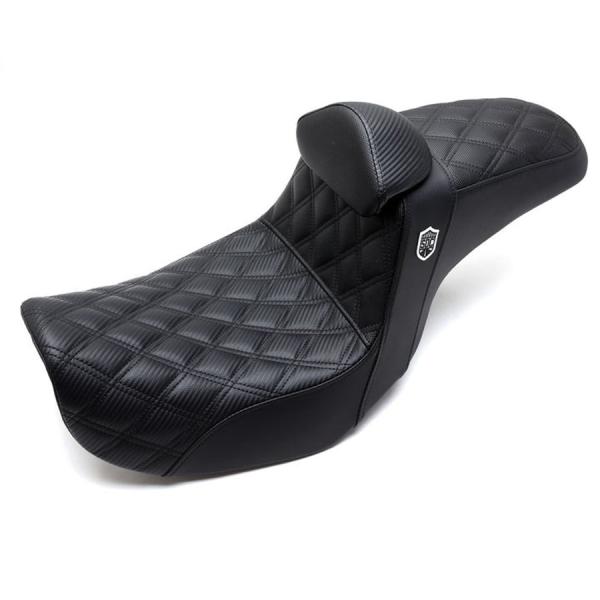 【適合】2006〜2017 ダイナ【商品説明】San Diego Customsと、品質と快適性で評価の高いサドルマンのコラボレーションシート。両サイドにはSDCのロゴエンブレム付。※座面ステッチ、トップステッチ、サドルマンロゴ文字ステッチ...