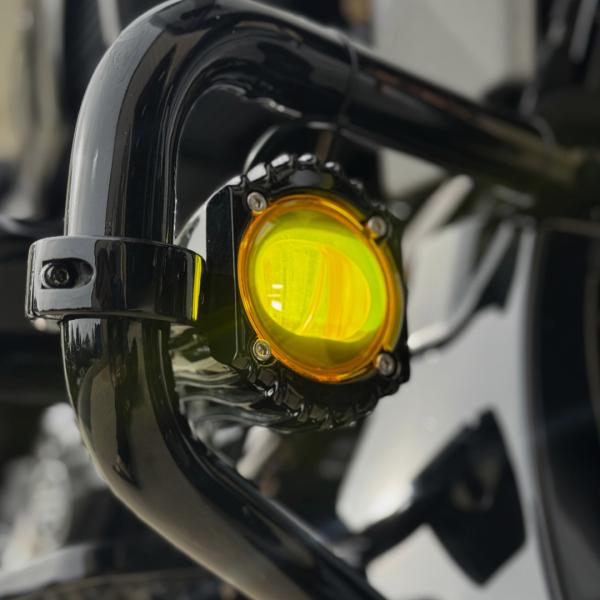 【適合】2025以降 ソフテイル【商品説明】2025以降 ソフテイル用 シャークデーモンシリーズ・LEDフォグライトセットです。＜特長＞●迫力あるデザインの、シャークデーモンシリーズ・LEDフォグライトセットです。フィンデザインのアルミボデ...