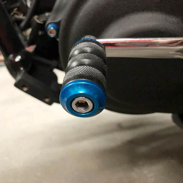 【商品説明】ブルーアルマイト仕上げされたシフトペグ。●ビレットアルミニウム製の高品質なシフトペグ。●ペグの両端はブルーアルマイト仕上げで目を引くデザイン。●ローレット加工が施されており、滑りずらくなっています。●ハードウェアはステンレス製。...