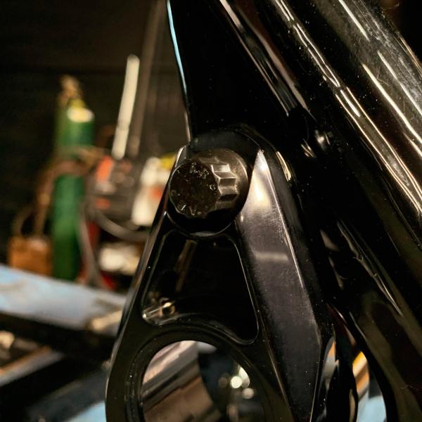 【適合】1984〜1994 FXR、FXRT、FXRS、FXRDG、FXRD1999〜2000 FXR2、FXR3、FXR4【商品説明】FXR スイングアームピボットブロック用 ハードウェアキットです。ARP社製の高強度ボルトです。ノーマル...