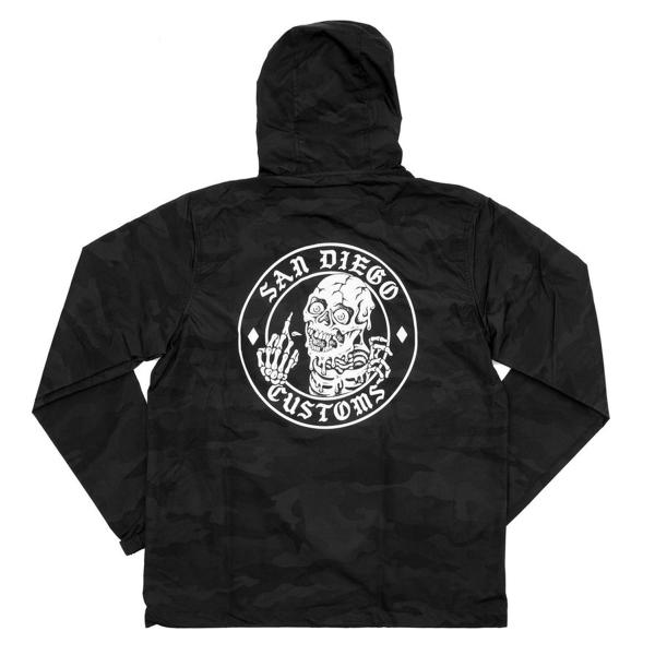 【商品説明】撥水ナイロン素材のアノラックタイプ・ウィンドブレーカーです。●ハーフジップ仕様でタンクの辺りにジッパーが無いため邪魔にならず、気軽に着用出来ます。●襟元は顎の下までカバーするスキューバタイプ。フードは立体裁断で被り心地が良く、プ...