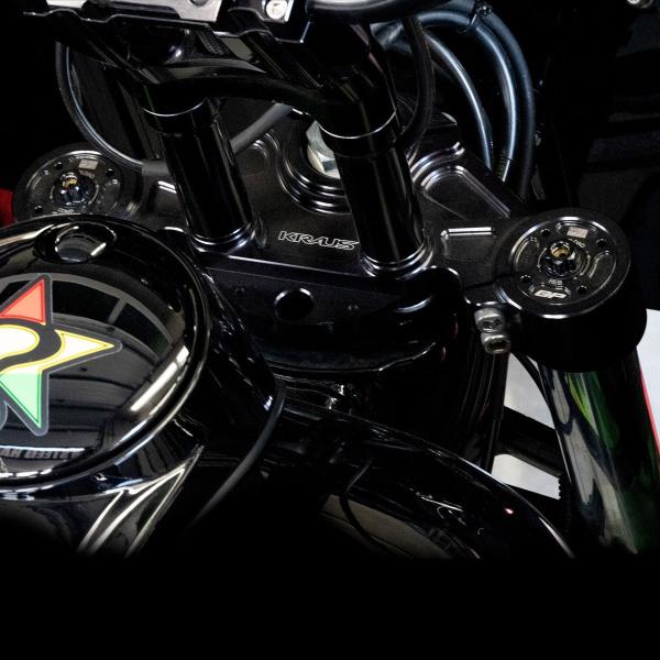 【適合】2015〜2023 FLTRX、FLTRXS、FLTRU、FLTRXST、FLTRK【商品説明】ハーレー ロードグライド用 トップトリプルクランプです。WOLF ONEトップトリプルはノーマルよりもクランプ部分の面積が大きく、フォー...