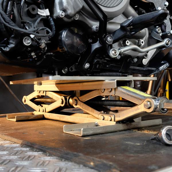 【適合】2021〜2025 RA1250、RA1250S2022以降 RH975/S【商品説明】ナイトスター、パンアメリカ用 ジャッキアップアダプタープレートです。・特長●レボリューションマックスエンジン搭載車は、エンジンをフレームの代わり...