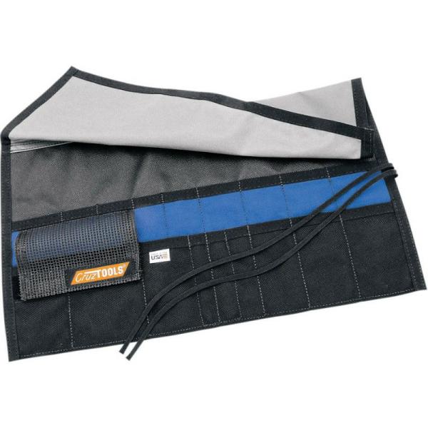 【商品説明】車載工具用のロールアップポーチ。各種工具や色々なアイテムを幅広く収納できるポーチです。3つのレンチポケットやジップアップメッシュポケット、幅の異なる18のポケットが付いています。※工具は付属しません。【素材】ナイロン【メーカー】...