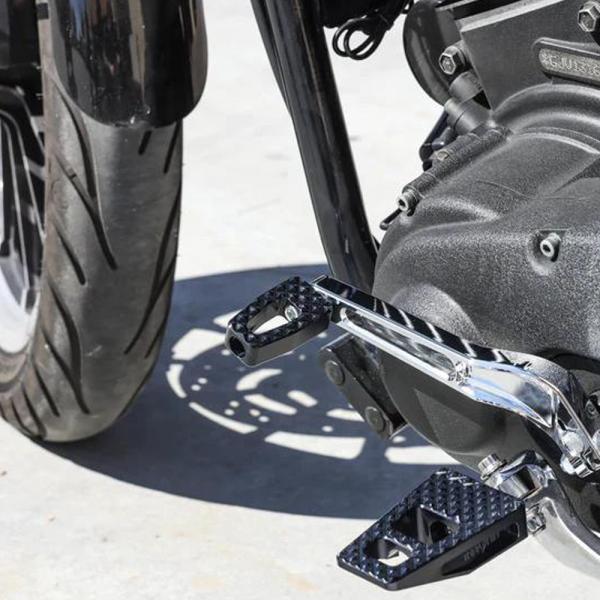 【適合】ハーレー全車種【商品説明】航空機グレードのアルミビレット製のシフターペグ。硬質アルマイトブラック仕上げとなっております。THRASHINソフテイルブレーキアームのブレーキペダルとしても機能します。お取付け必要な 5/16-24 x ...