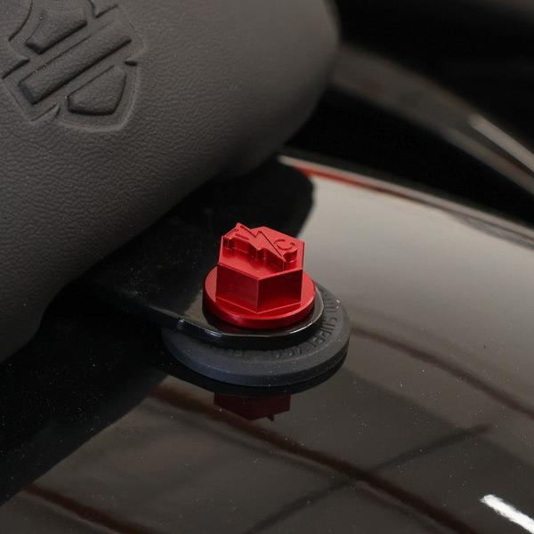 【適合】スポーツスター、ダイナ、ソフテイル、ツーリング、ストリート1/4-20サイズのシートスクリュー装着車※FXR等の1/4-28サイズ不可【商品説明】スラッシンサプライのライトニングボルトマーク入りのシートスクリューです。・特長●ヘック...