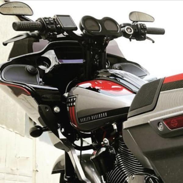 【適合】KRAUS（クラウス）ISOLATED RISER用【商品説明】KRAUS（クラウス）のハーレー 用 ゲージマウントベゼル（ST-IN-03-B、SF-IN-03-B 他）を、クラウスISOLATEDライザーのトップクランプへマウン...