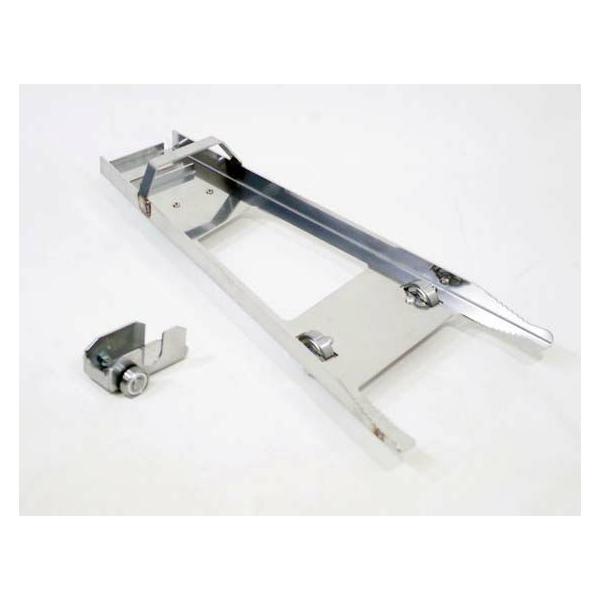 【商品説明】後輪の下にバイクシフターを入れて押す、あるいは引けばバイクを横方向に移動できます。バイクシフターの下側にはボールベアリングが組み込まれています。ハーレーは重くてサイドスタンドが比較的離れにくいので一般的なシフターでは押す引くが難...