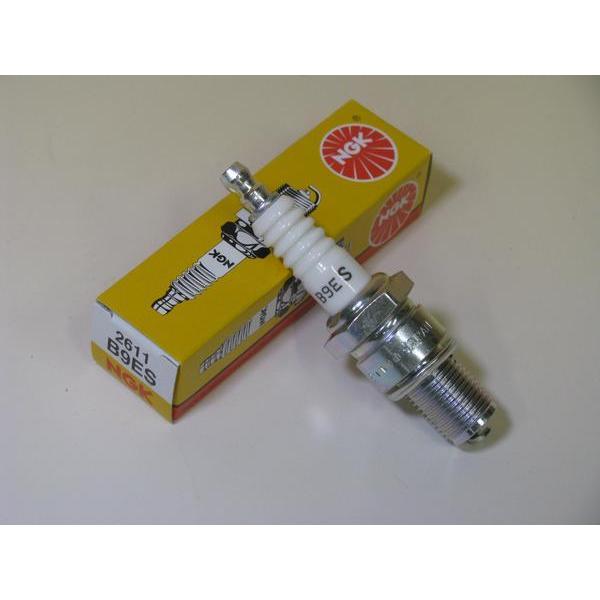 【NGKスパークプラグ】メーカー：NGK/日本特殊陶業メーカー品番：B9ESストック：2611端子形状：TN（分離型）（NGKプラグの特徴）高温での絶縁性に優れ、確実にスパークさせます。熱伝導性に優れ、焼けすぎを防止します。熱衝撃（急熱・急...