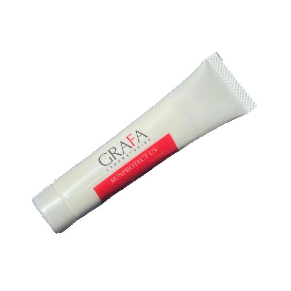 ●紫外線吸収剤を肌に直接触れさせない 「カプセル化紫外線吸収剤」を採用した、肌にやさしい低刺激性※の日やけ止めです。●のびが良く白浮きもせず、まるで乳液のようにやさしい使用感なので、敏感な肌にも負担なく塗ることができます。●独自保湿成分＜P...