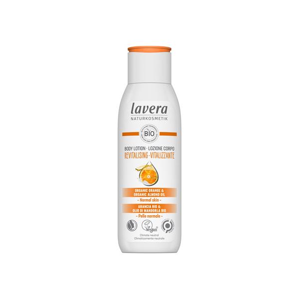 「ラヴェーラ　Lavera　ボディーローション リバタライジング　200ml」は、ライトでさらっとした使用感のボディローションです。ジューシーで甘いオレンジの香り。刺激が少ないオーガニックのアーモンドオイルとビタミンCやカロチン、フラボノイ...