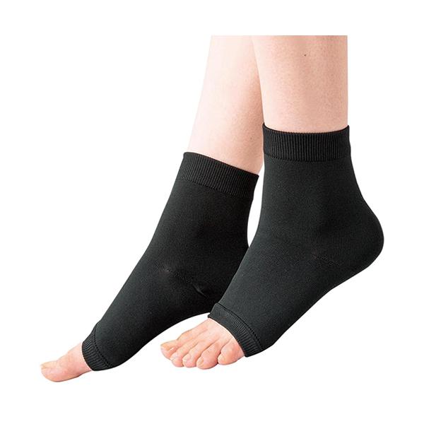 「やわらかかとエステ」は、履いているだけでかかとに美容成分がアプローチし、乾燥しがちなかかとに潤いを与えます。就寝時にも使え、洗濯して繰り返し使えます。■メーカー　コモライフ■区分　健康グッズ/美容グッズ/足・かかと