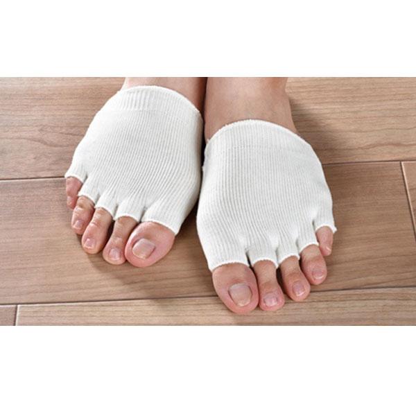 「シルク混クッションパッド」は、足裏の衝撃を吸収する足まめ対策クッションパッドです。何層にも編み込まれた繊維がクッションとなり、足裏への衝撃を吸収。つま先なしの５本指タイプで、通気性もよくずれにくい。お肌にやさしい、高混率のシルク素材です。...