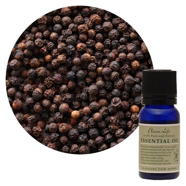 「フレーバーライフ社　FL　精油　ブラックペッパー　10ml」は、100％ピュア＆ナチュラルなエッセンシャルオイルです。ブラックペッパーは他の植物に巻きついて這い登る低木で、暗い緑色の葉を持ちます。花が終わると小さな緑の実をつけ、実は熟すと...