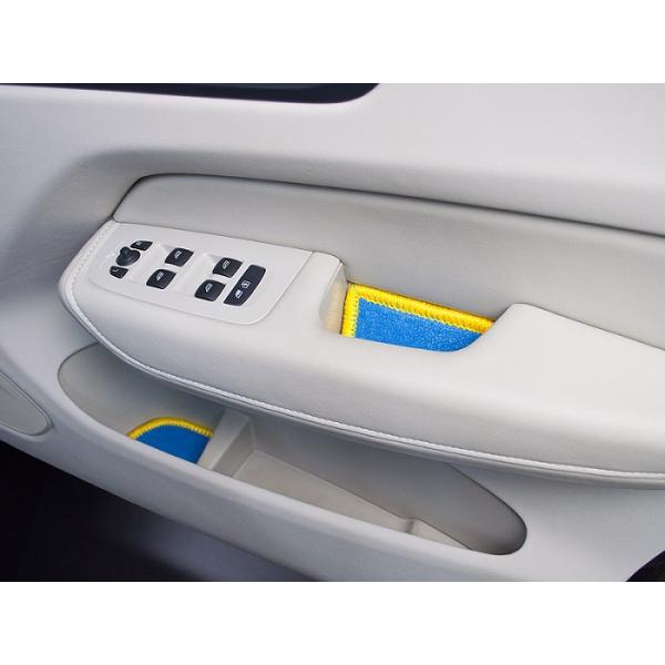 ■【商品名】ドアポケットマット アッパー■【適合車種】VOLVO XC60専用※2017年10月〜（トールハンマー ヘッドライトのＸＣ６０専用）■【カラー】■【品　番】ＦＤＭ−００2■【セット内容】フロントドア左右・リアドア左右4枚セット