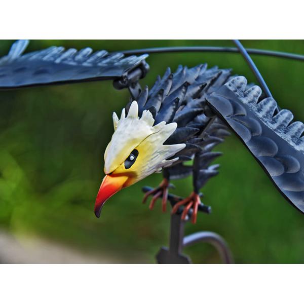 【風で動く鷲のオーナメント】自然の風を受けて、まるで大空を羽ばたくように動く「鷲のオーナメント」！見て楽しい・役立って嬉しいを両立した「風を感じるインテリア」×「自然派の鳥避け」という新しいカテゴリの屋外オーナメントです。■ヤジロベーのよう...