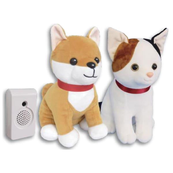 【時間だよ！おしらせとうばん しば/みけ】録音メッセージを特定の曜日・時刻に自動再生することで、離れて暮らすご家族がつい忘れがちな予定をお知らせできるぬいぐるみです。●10件×各60秒の録音メッセージを、設定した曜日・時刻にタイマー再生しま...