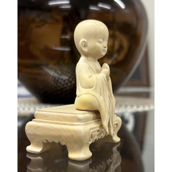 【黄楊彫り 合掌地蔵様 No.1253】人々の願い、悩み、夢に応えてくださる優しいお地蔵さま！合掌地蔵（がっしょうじぞう）は、合掌のポーズをとった地蔵菩薩像のことです。慈愛に満ちた優しい姿で、人々の願いを聞き届け、日々の安らぎをもたらすとさ...