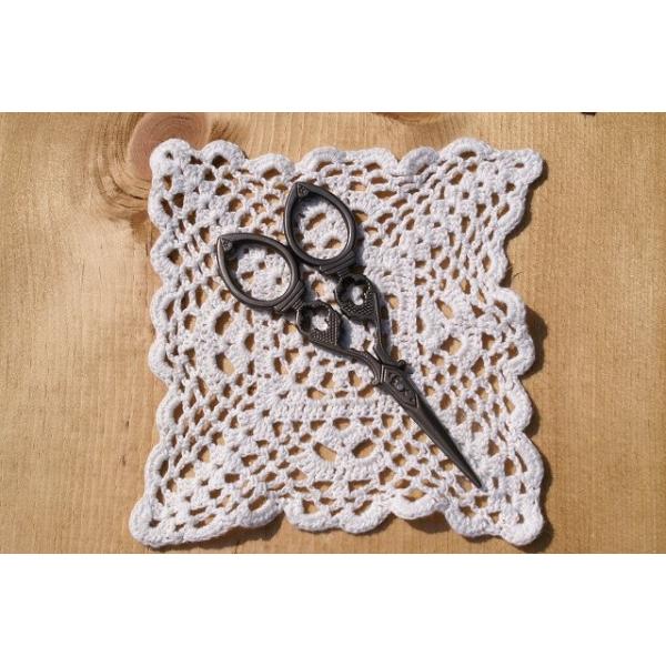 5×12  アンティーク風の素敵なはさみがこの金額はとてもうれしいですね。お買い求めのお客様からは、意外と切れる！とのご感想です。アンティークのレプリカです。ディスプレーとして飾りながら使えます。