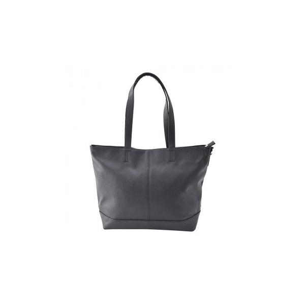 内装ポケットがあるので、小物整理などに便利です。外側のポケットには携帯やパスケースなどの頻繁に出し入れするものに便利です。