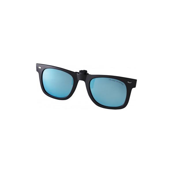 偏光レンズにおしゃれなリムがついた跳ね上げ式のクリップオン。デザインはウェリントンを採用で、タウンユースから趣味使いまで幅広く活躍します。