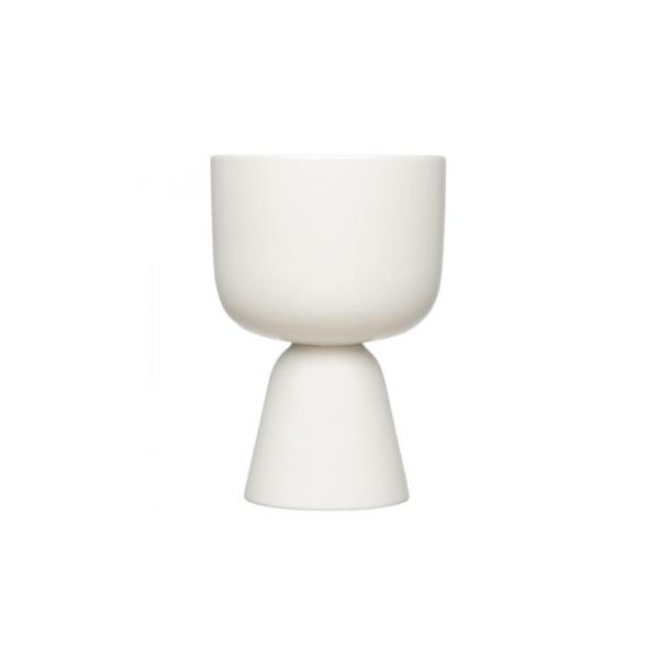 流れるような曲線としっかりとした脚を備え、植物の美しさを引き出してその美しさに人の目が行くように計算されています。どんなインテリアにもフィットし、植物を美しく部屋に取り入れることを可能にします。また、そのユニークなフォルムは、グリーンを入れ...