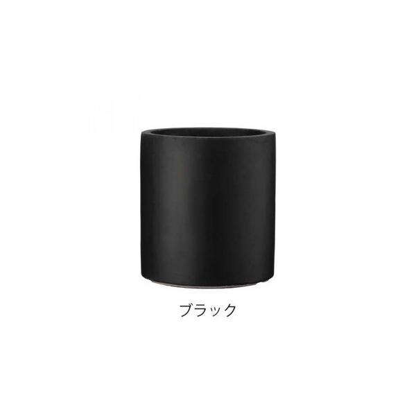 人気のファイバークレイ素材の植木鉢。セメントに樹脂とファイバー繊維を混合させることで 重厚感はそのままに軽量化を実現しています。