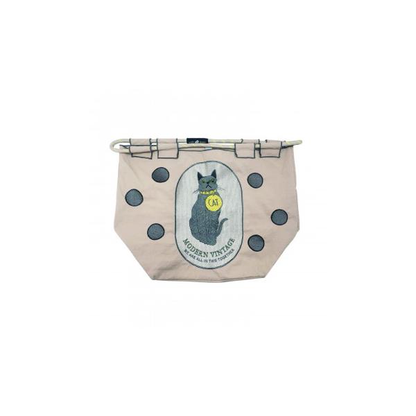 個性的な刺繍がおしゃれなバッグです。エコバッグやショッピングバッグ等、使わないときはコンパクトになるのでとても便利です。