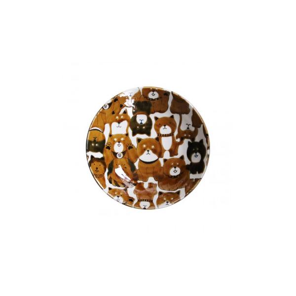 釉薬から生まれたじんわりした色合いが和の雰囲気を感じます。どんな食卓にも馴染むうつわです。