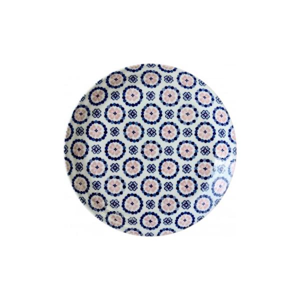 小花が全体に散りばめられたチンツ柄や、モスクの壁面のような幾何学模様など色とりどりの柄を集めました。