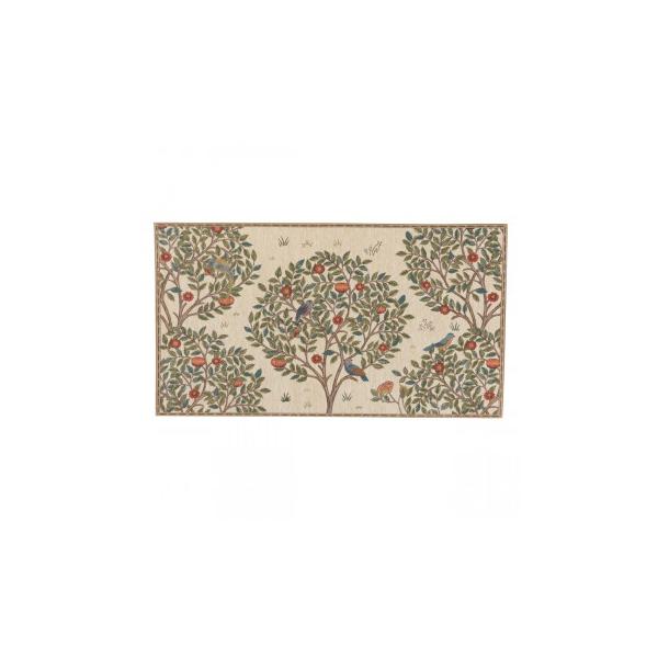 ウィリアム・モリスの次女メイが別荘「ケルムスコット・マナー」で使われていたベッド周りのカーテンをヒントに、刺繍で表現したデザインを、マット用にアレンジしました。