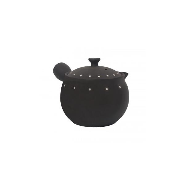 四日市萬古焼きで歴史と伝統の紫泥の土に黒土を吹きかけることで、お茶のタンニンを吸着する性質とシンプルでモダンなデザインを両立しました。網の目が細かい、深蒸し茶用のサークル網急須です。