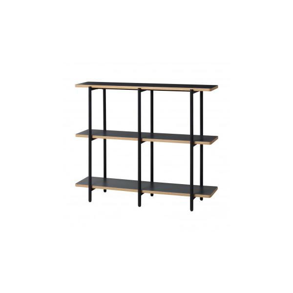 背面にバックボードが無いので、対面使いも可能です。スチールのフレームと合わせることで、仕事や趣味のデスクワークに対応するプロダクトとなりました。