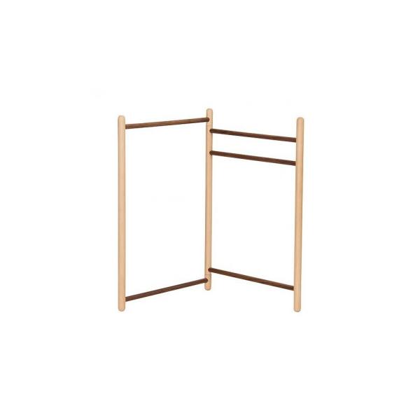 ちょっとタオルを干したいとき、さっと出してお使いいただけます。木製なのでたたんで部屋の隅においても違和感がありません。