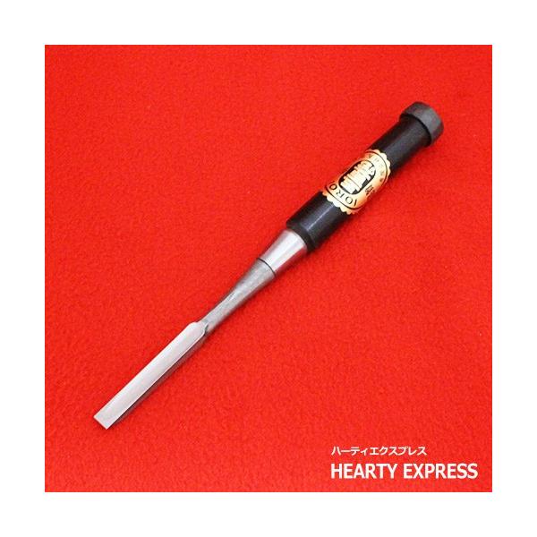 五百蔵作 ダマスカス 追入鑿 黒檀柄 1枚裏 三分 9mm  ■商品説明■ダマスカス鋼の模様が特徴的な美しい鑿です。  仕様  品名 五百蔵作 ダマスカス 追入鑿 黒檀柄 1枚裏 三分 9mm サイズ 三分 9mm 柄 黒檀柄 ※こちらの商...