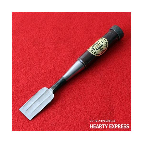 五百蔵作 追入鑿 黒檀柄 三枚裏 九分(27mm) 仕様  品名 五百蔵作 追入鑿 黒檀柄 三枚裏 九分(27mm) サイズ 九分(27mm) 柄 黒檀 裏 三枚裏 桂 手打ち桂  当商品は職人による手造り商品となりますので、納期にお時間を...