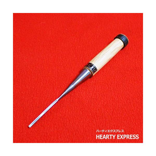集成材やデコラに最適なハイス鋼！！播州三木 ハイス鋼 赤樫柄 追入鑿 一分(3mm)■商品説明■ハイス鋼のため集成材やデコラ等、かたい素材に安心して使えます。熱や衝撃に強く、様々な場面で活躍してくれます。本職の方にはもちろん、一般の日用大工...