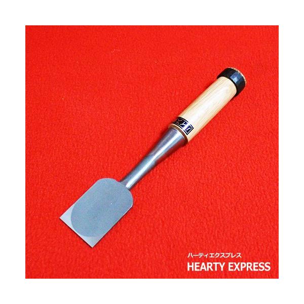 集成材やデコラに最適なハイス鋼！！播州三木 ハイス鋼 赤樫柄 追入鑿 寸四(42mm)■商品説明■ハイス鋼のため集成材やデコラ等、かたい素材に安心して使えます。熱や衝撃に強く、様々な場面で活躍してくれます。本職の方にはもちろん、一般の日用大...