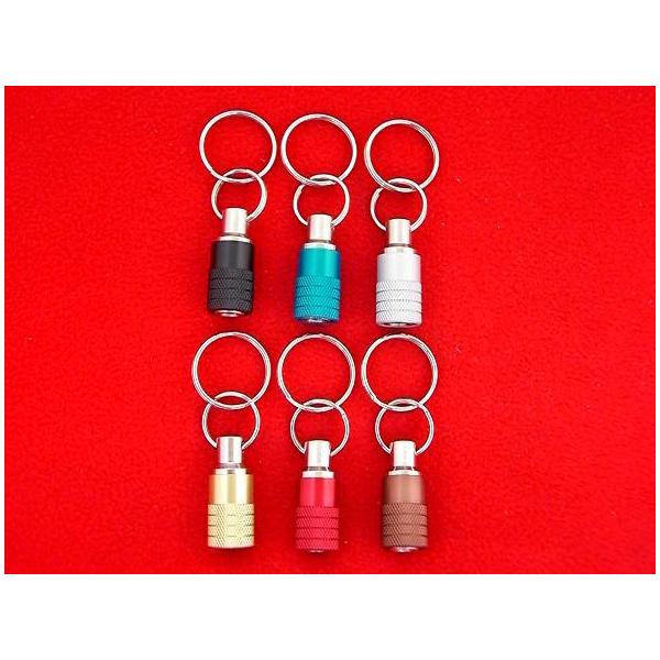 【メール便250円発送可】※１個の価格ですのでご注意ください。※お色は選べませんのでご了承ください。差し込むだけで安全ロック！！ソケットキャッチ ホルダーチャック！■ワンタンチ！　 差込口が六角ではなく丸口なので　 どの角度からでもワンタッ...