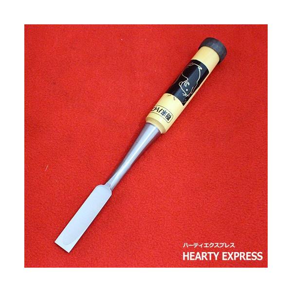 根強い人気を誇るねずみ印の鑿  ねずみ 粉末ハイス鋼 追入鑿 グミ柄 五分 15ミリ ■商品説明■粉末ハイス鋼で作られた当商品は、衝撃に非常に強く、集成材に対しても刃こぼれしにくい、耐久性の高い鑿です。  ※画像は寸二の細部詳細になります。...