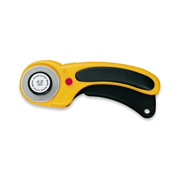 ●どんな布でも簡単きれいに切れます●たくさんの布をカットするのに便利です。スポンジ、ゴム、皮ビニールなど切りにくいものが自由に切れます。手を離すと刃が納まるので安心です。★シルク・オーガンジー等の滑りやすい布や、キルティング・フリース等のボ...